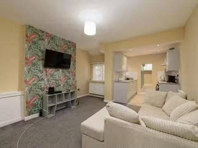For Rent! 3 BR Bay Street