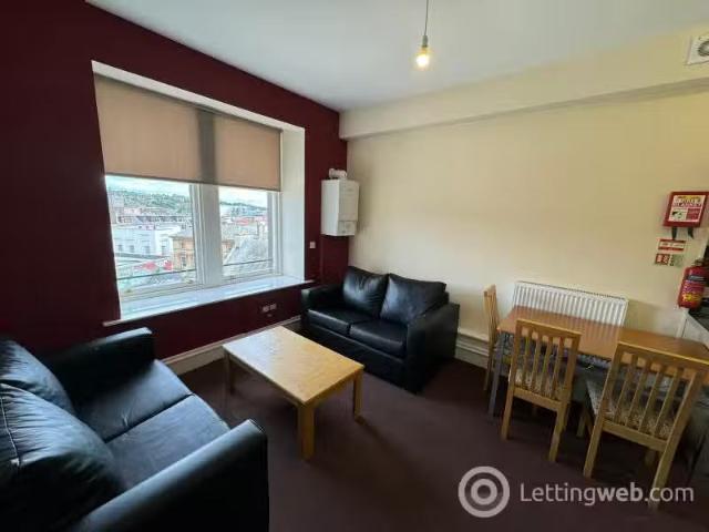 Nice 3 BR Property to rent in 4/1, 91 Commercial Street, Dunde.