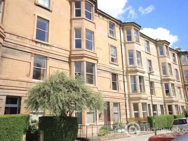 Charming 3 BR Property to rent in Gillespie Crescent