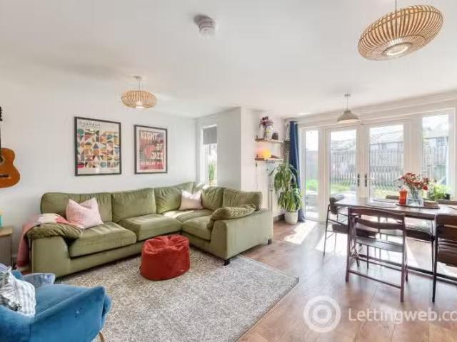 Charming 3 BR Property to rent in Grubb Gardens, South Queensf.