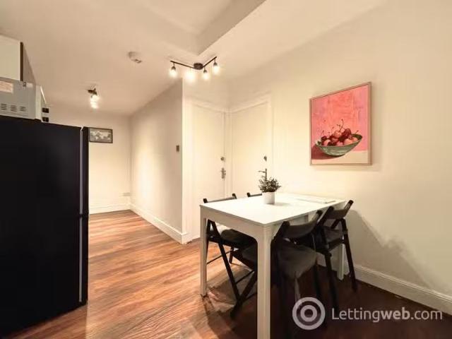 Deal! 3 BR Property to rent in Drummond Street, Edinburgh, EH8
