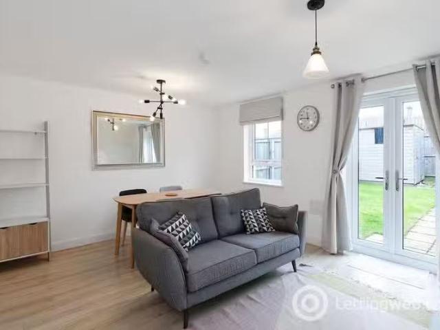 Charming 3 BR Property to rent in Edgelaw Rigg, Edinburgh, EH1.