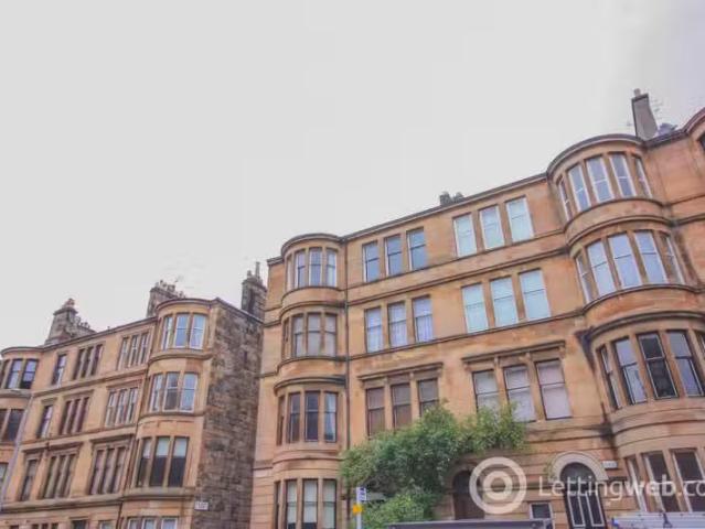 Cheap 3 BR Property to rent in Flat B/L, 12 Highburgh Road, Gl.
