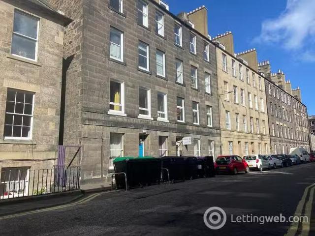 Unique 3 BR Property to rent in Kirk Street, Leith, Edinburgh.