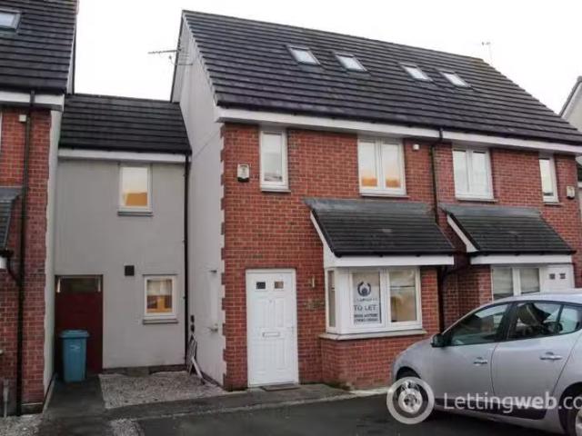 Rental! 3 BR Property to rent in Millgate Crescent, Caldercrui.