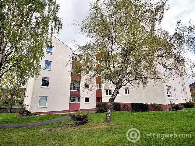 Charming 3 BR Property to rent in North Gyle Grove, Edinburgh.