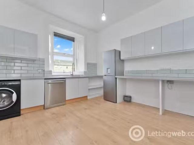 For Rent! 3 BR Property to rent in North High Street, Musselb.