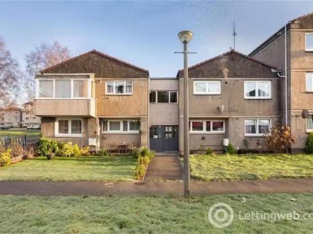 Cheap 3 BR Property to rent in Stenhouse Street West, Stenhous.