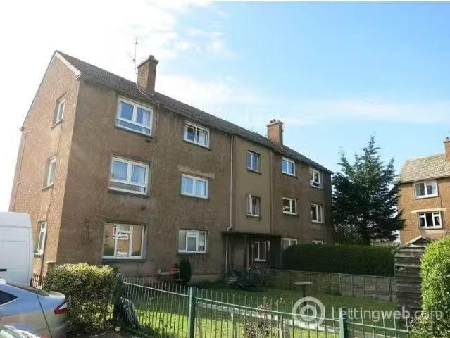 Cozy 3 BR Property to rent in Pirniefield Bank, Edinburgh, Mid.