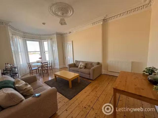 Unique 3 BR Property to rent in Wallace Street