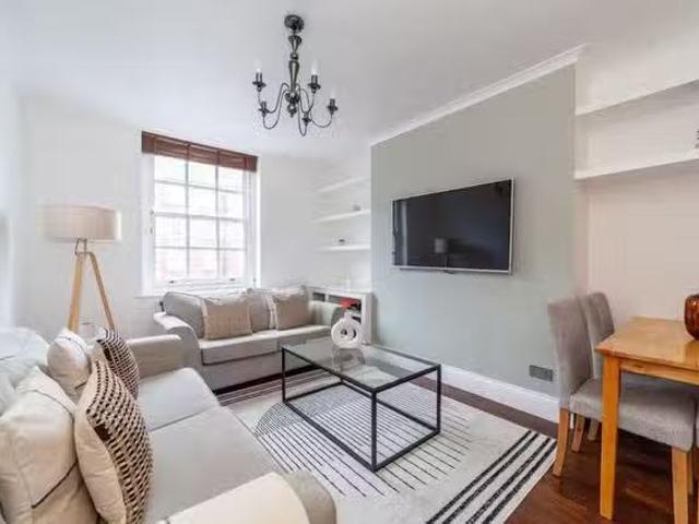 Deal! 3 BR Scott Ellis Gardens