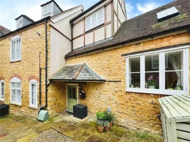 Rental! Terraced house for rent in Antelope Place, Sherborne.