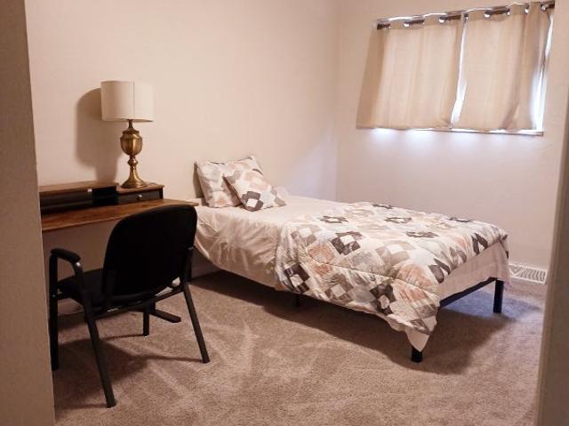 Charming Townhouse Room in Denver_$mo