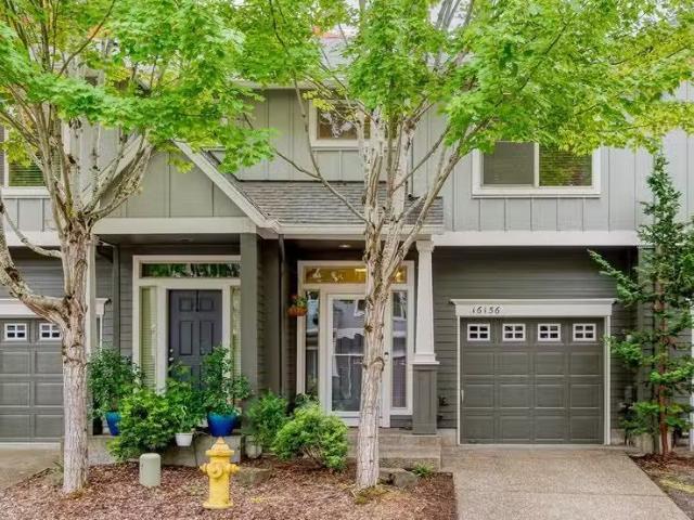 Charming Townhome With Private Backyard