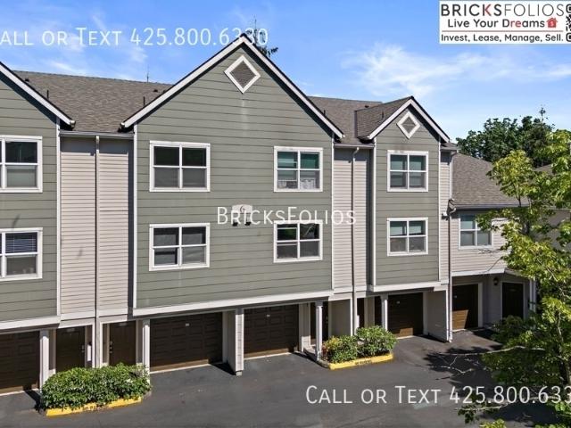 Charming Townhome For Rent in Lynnwood