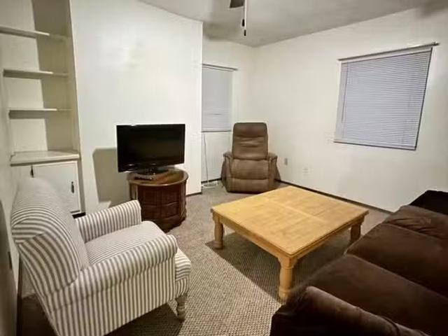 Charming two bedroom apartment available in Rochester. Close t.