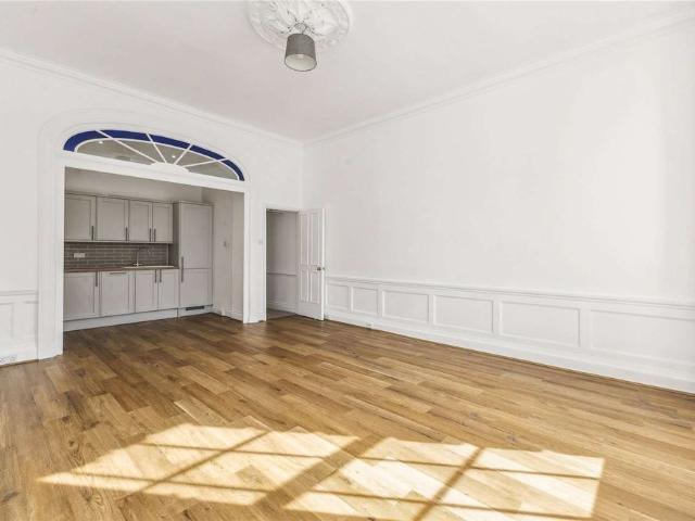 Charming Two Bedroom Hall Floor Apartment with Private Courtyard