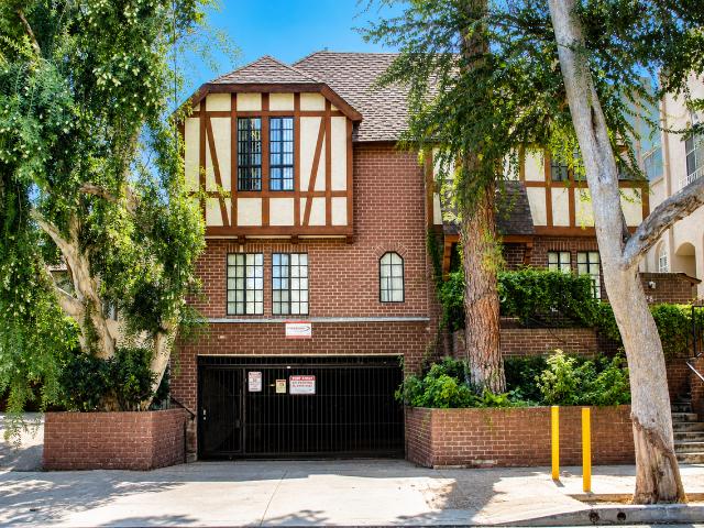 Charming Tudor 3 Bedroom Apartment for Rent at 14228 Dickens St, Los Angeles, CA 91423 Sherman Oaks