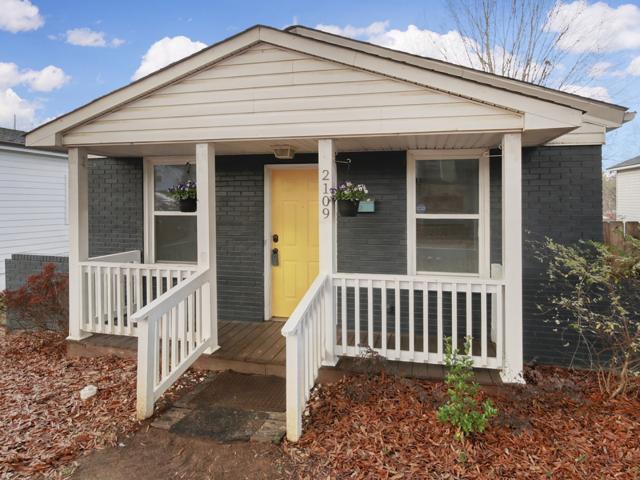Charming updated 3 bedroom/2 bath in Selwyn Park with off street parking