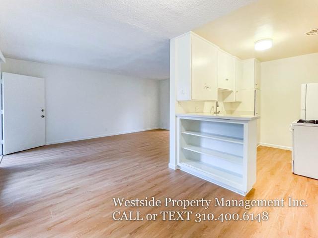Charming Upper 1+1 Faircrest Heights Neighborhood