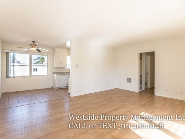 Charming Upper 2 Bedroom, 2 Bath in Faircrest Heights
