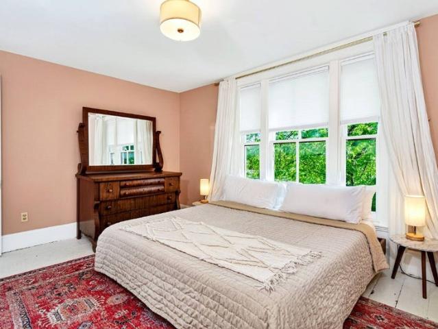 Charming Upper Flat with Architectural Details