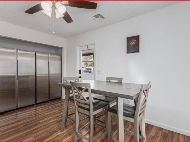 Charming Vintage Renovated Home Near Downtown Mes