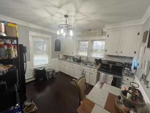 Charming, Walk Out Fenced In Yard 2 Bed, 1 Bath Unit in Cumber.