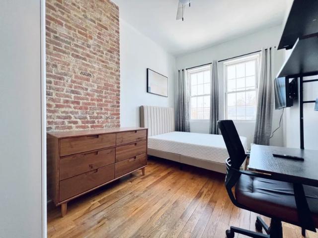 Charming Weirfield St Room near Manhattan