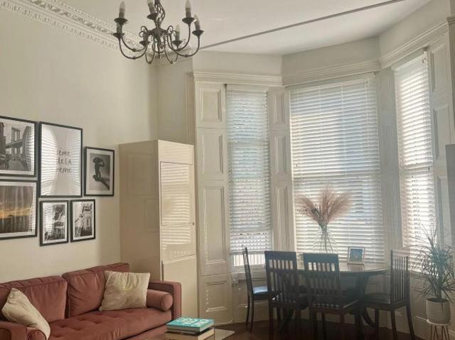 Charming and bright flat in Kensington Olympia