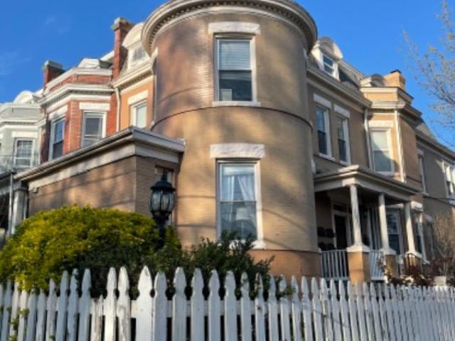 Charming and modern one BR. Rent discount applies