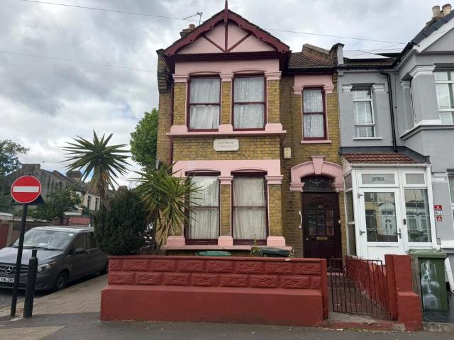 Charming and spacious 1 Bedroom Flat in E7