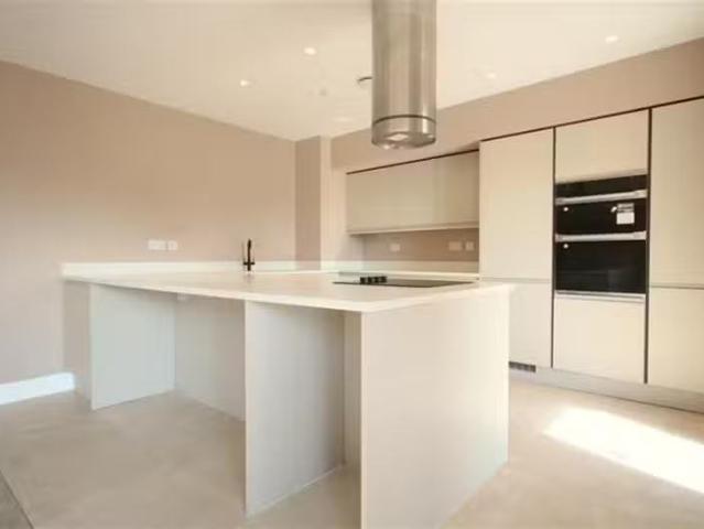 Cheap Apartment 6 Dunwood, Homestead Road, Disley, 3 bedroom.
