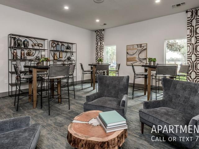 Charming apartment in The Village of Grogan's Mill 4 weeks free