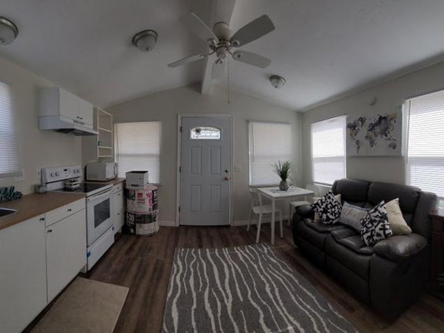 Charming _Bed_Bath Park Model Tiny Home in Fredoni