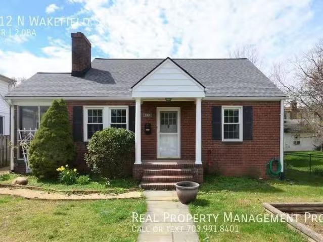 Charming Brick Cape Cod Walk to Ballston Metro! 612 N Wakefi.