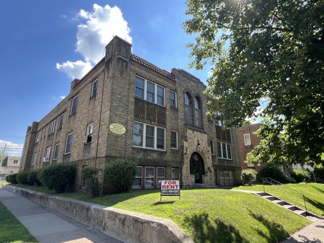 Charming Brick Historic Apartment in the Heart of Vibrant Hamline Midway