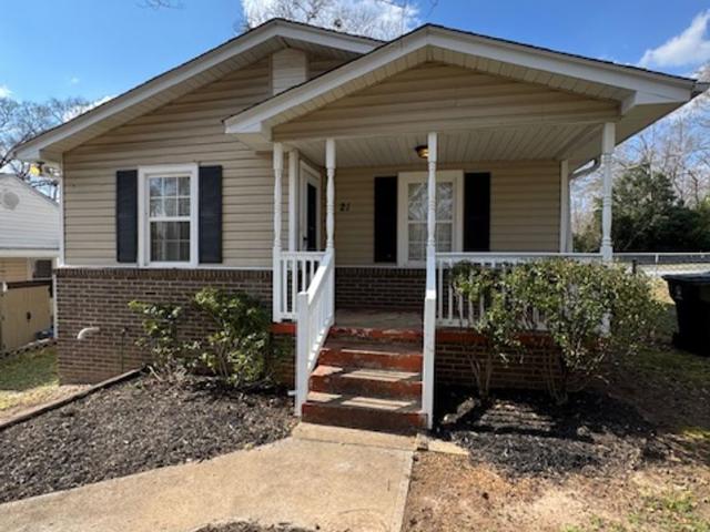 Charming bungalow in Overbrook 2 bedrooms & 1 full bath & also has a laundry room with great storage and could be used as an office or bonus room. The kitchen is fantastic with a stainless appliance package
