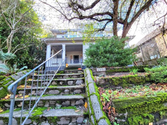 Charming Capitol Hill Living on Popular 15th Avenue — Steps from Volunteer Park!