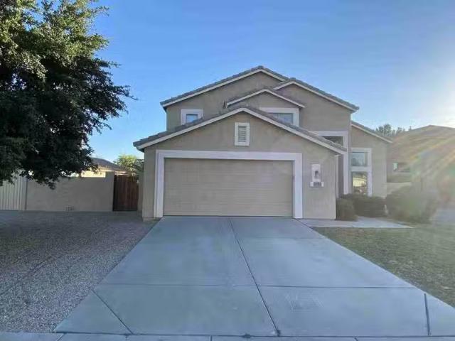 Charming Chandler 3 Bed + Den / 3 Bath 2 Story H 6034 S Halst.