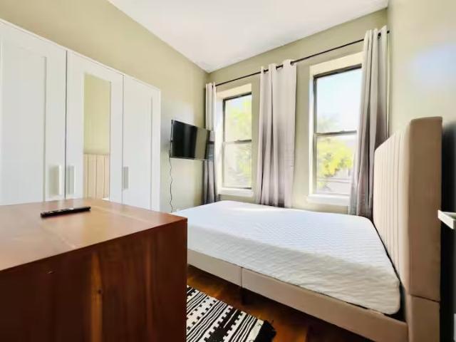 Charming Cornelia Ave Home near Shopping