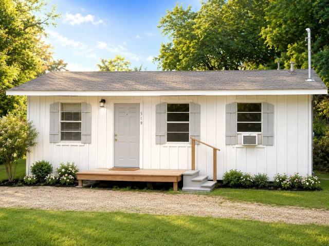 Charming Cottage Near Sam Houston State University