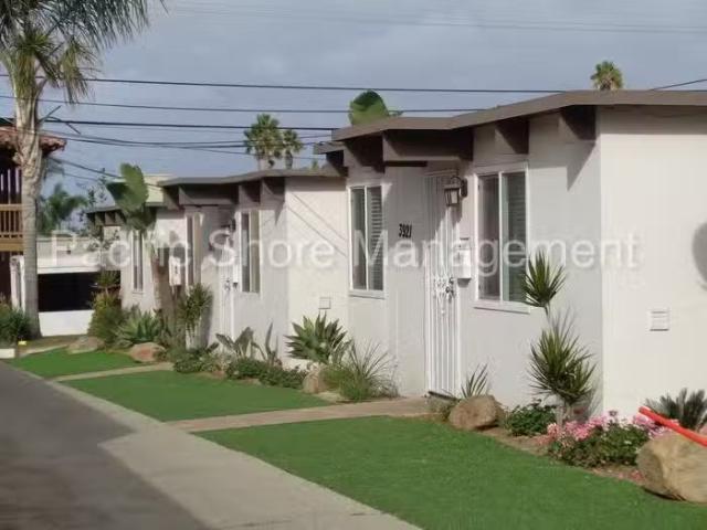 Charming Cottage in the Heart of Old Town 3923 Hortensia St