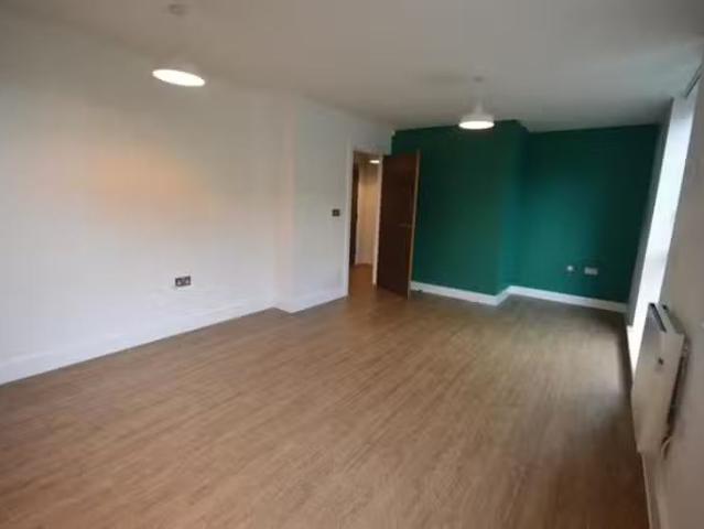 Cozy Crossford Court, Dane Road, Sale, 2 bedroom, Apartment
