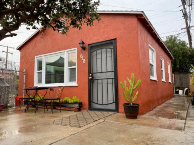 Charming Detached Cottage in Central San Diego