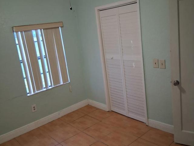 Charming dingle room in North Miami available