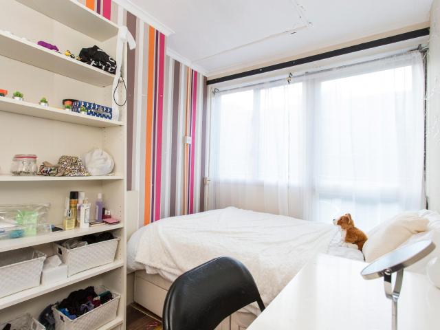 Charming double bedroom in Stepney Has a Room