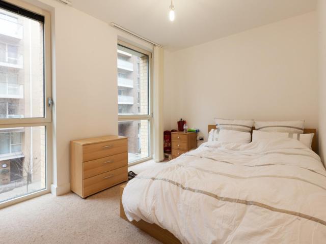 Charming double ensuite bedroom in a 4 bedroom flat Has a Room