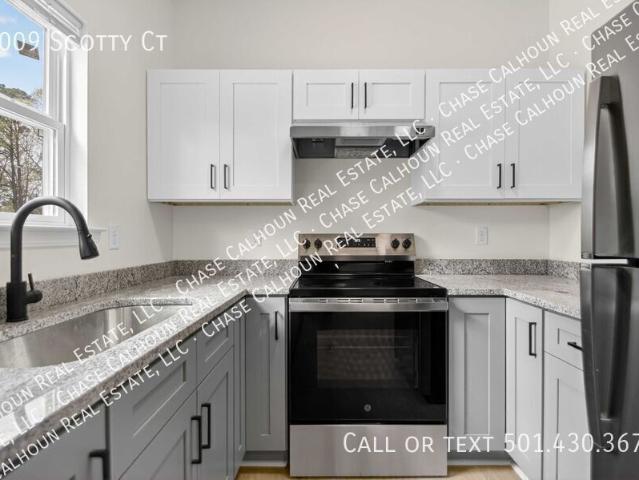 Charming duplex near the University of Arkansas at Little Rock, easy access to everything Little Rock has to offer