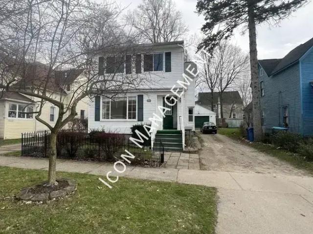 Charming Edison 2 Bed Apt w/Garage